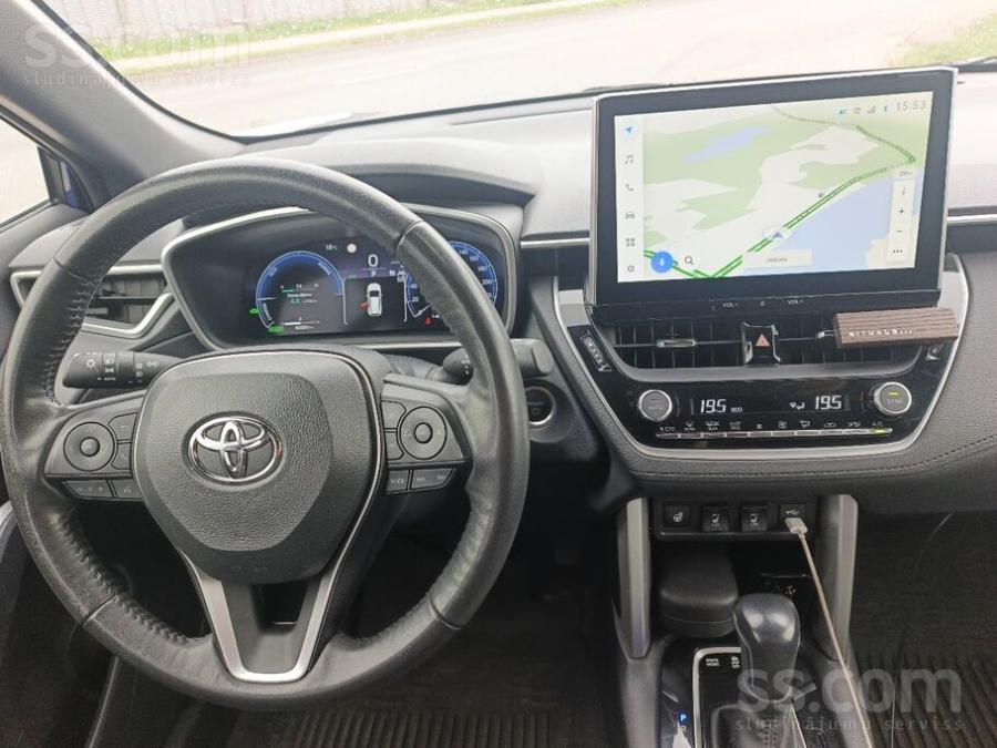 Zils Toyota Corolla Cross 2023 Rīga, ar dzinēja tilpumu 2.00 L un nobraukumu 63 tūkst. km par 29850 €, foto 14 vietnē AUTOMOTO.COM.LV