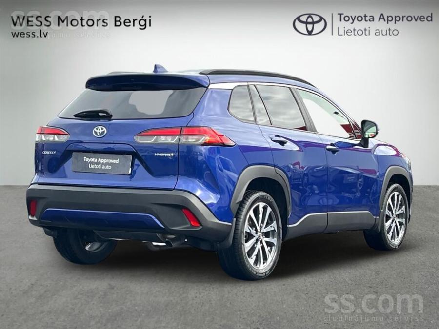Blue Toyota Corolla Cross 2023 in Riga, with an engine capacity of 2.00 L and mileage of 27 thousand km for 32990 €, photo 3 on AUTOMOTO.COM.LV