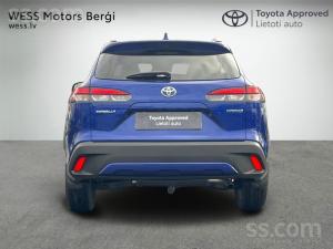 Blue Toyota Corolla Cross 2023 in Riga, with an engine capacity of 2.00 L and mileage of 27 thousand km for 32990 €, photo 5 on AUTOMOTO.COM.LV