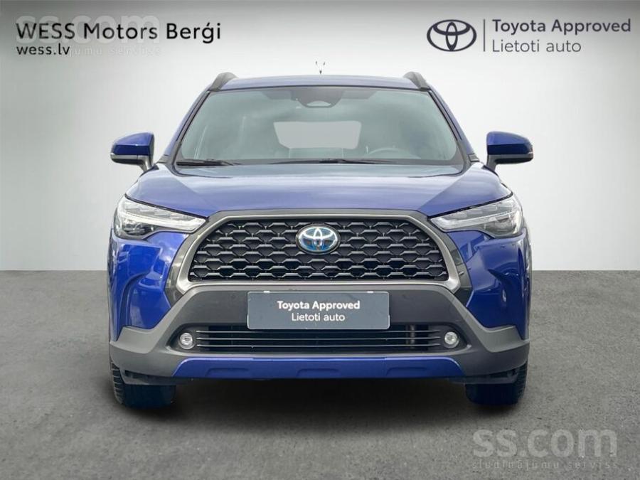 Blue Toyota Corolla Cross 2023 in Riga, with an engine capacity of 2.00 L and mileage of 27 thousand km for 32990 €, photo 6 on AUTOMOTO.COM.LV