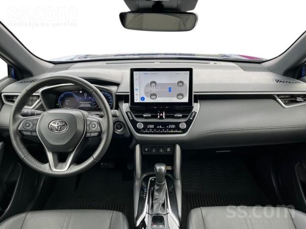 Blue Toyota Corolla Cross 2023 in Riga, with an engine capacity of 2.00 L and mileage of 27 thousand km for 32990 €, photo 9 on AUTOMOTO.COM.LV