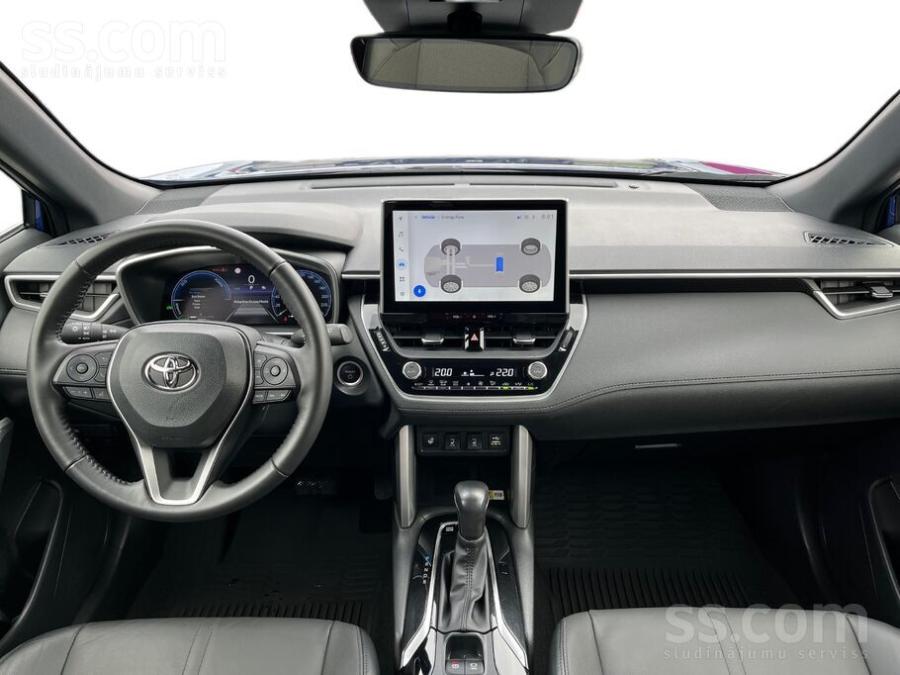 Blue Toyota Corolla Cross 2023 in Riga, with an engine capacity of 2.00 L and mileage of 27 thousand km for 32990 €, photo 9 on AUTOMOTO.COM.LV