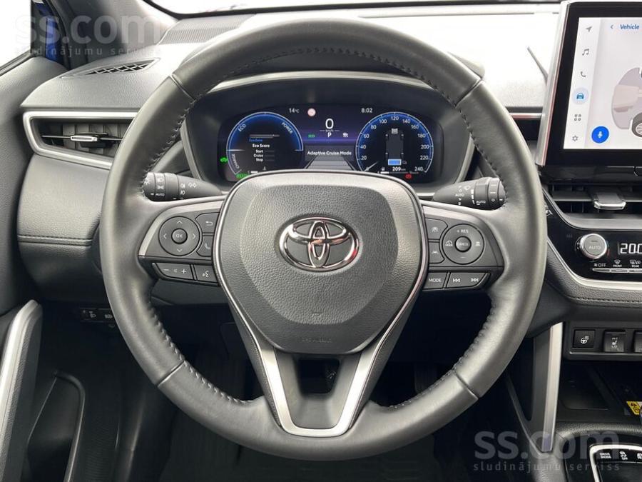 Blue Toyota Corolla Cross 2023 in Riga, with an engine capacity of 2.00 L and mileage of 27 thousand km for 32990 €, photo 13 on AUTOMOTO.COM.LV