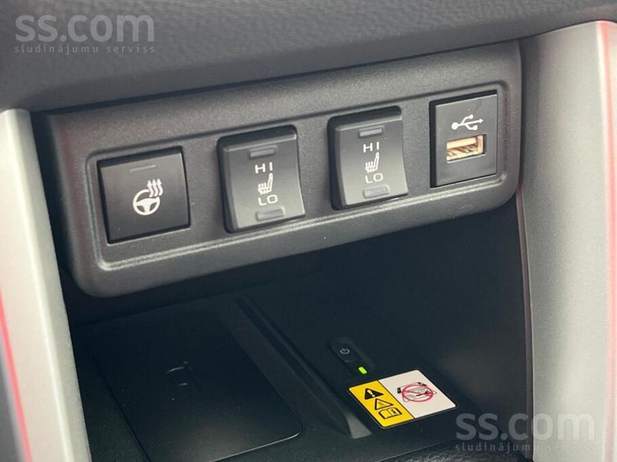 Blue Toyota Corolla Cross 2023 in Riga, with an engine capacity of 2.00 L and mileage of 27 thousand km for 32990 €, photo 17 on AUTOMOTO.COM.LV
