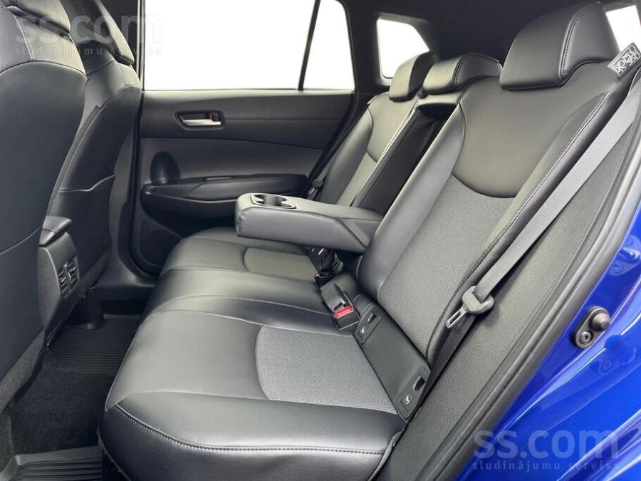 Blue Toyota Corolla Cross 2023 in Riga, with an engine capacity of 2.00 L and mileage of 27 thousand km for 32990 €, photo 22 on AUTOMOTO.COM.LV
