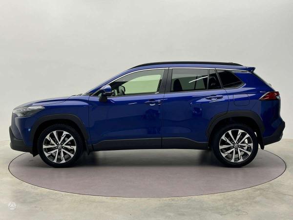 Zils Toyota Corolla Cross 2024 Panevēža, ar dzinēja tilpumu 1.80 L un nobraukumu 34 tūkst. km par 29990 €, foto 5 vietnē AUTOMOTO.COM.LV