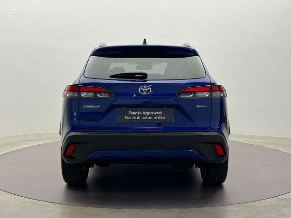 Zils Toyota Corolla Cross 2024 Panevēža, ar dzinēja tilpumu 1.80 L un nobraukumu 34 tūkst. km par 29990 €, foto 7 vietnē AUTOMOTO.COM.LV
