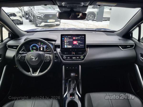 Zils Toyota Corolla Cross 2024 Tallina, ar dzinēja tilpumu 1.80 L un nobraukumu 18 tūkst. km par 33995 €, foto 8 vietnē AUTOMOTO.COM.LV
