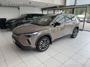 Коричневый Тойота Corolla Cross 2025 в Рига, объемом двигателя 1.80 л и пробегом 15 тыс. км за 32700 €, фото  на AUTOMOTO.COM.LV