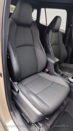 Коричневый Тойота Corolla Cross 2025 в Таллин, объемом двигателя 1.99 л и пробегом 16 тыс. км за 43995 €, фото 7 на AUTOMOTO.COM.LV