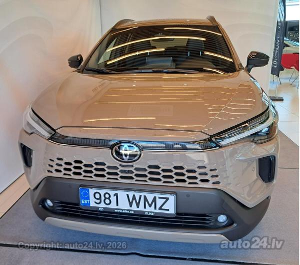 Brown Toyota Corolla Cross 2025 in Narva, with an engine capacity of 1.99 L and mileage of 16 thousand km for 38490 €, photo 5 on AUTOMOTO.COM.LV