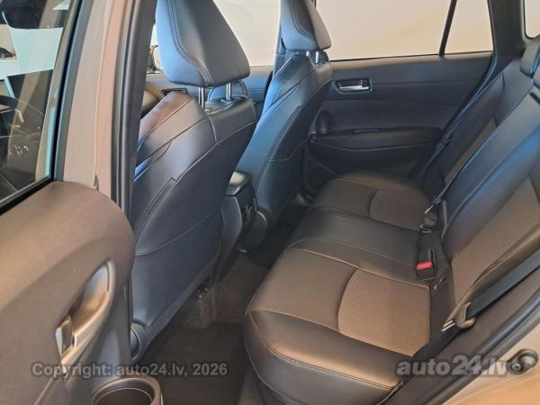Brown Toyota Corolla Cross 2025 in Narva, with an engine capacity of 1.99 L and mileage of 16 thousand km for 38490 €, photo 9 on AUTOMOTO.COM.LV