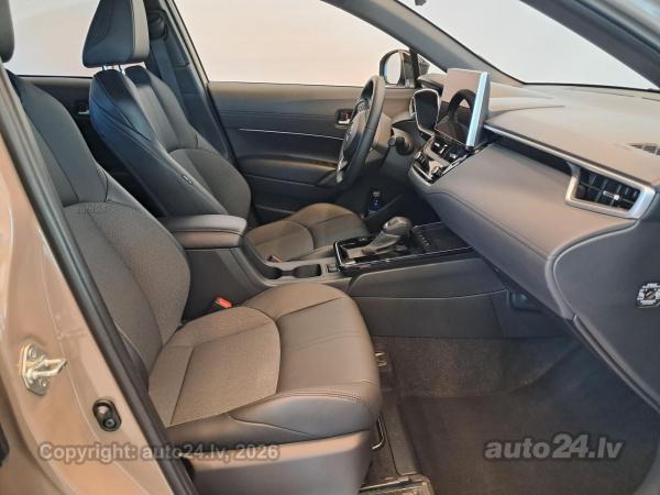 Brown Toyota Corolla Cross 2025 in Narva, with an engine capacity of 1.99 L and mileage of 16 thousand km for 38490 €, photo 10 on AUTOMOTO.COM.LV