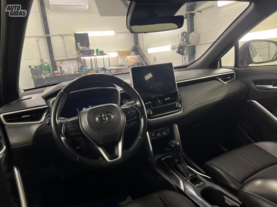 Тойота Corolla Cross 2023 в Аукштейи Русокай, объемом двигателя 2.00 л и пробегом 56 тыс. км за 22748 €, фото 22 на AUTOMOTO.COM.LV