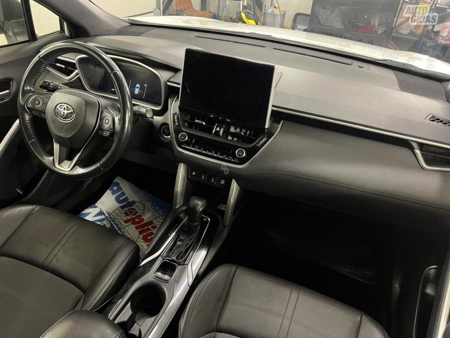 Тойота Corolla Cross 2023 в Аукштейи Русокай, объемом двигателя 2.00 л и пробегом 56 тыс. км за 22748 €, фото 27 на AUTOMOTO.COM.LV