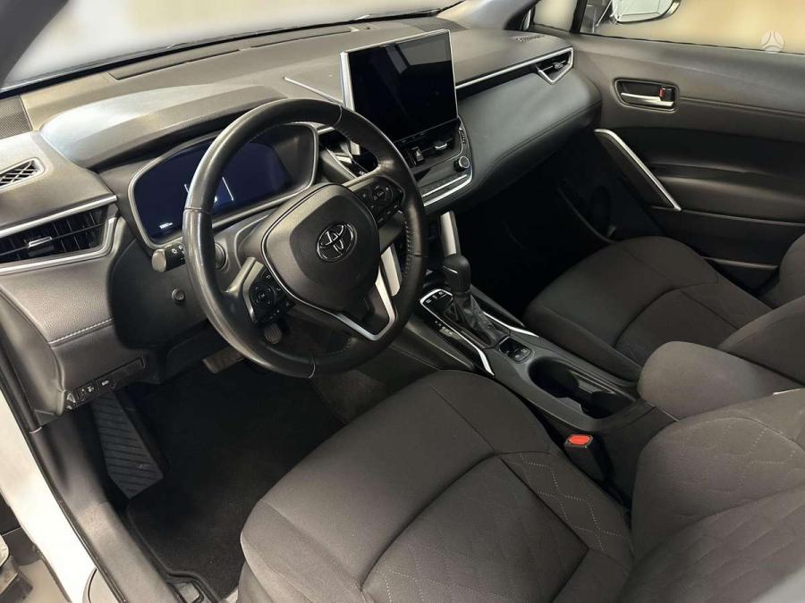 Toyota Corolla Cross 2024 in Vilnius, with an engine capacity of 1.80 L and mileage of 93 thousand km for 27500 €, photo 12 on AUTOMOTO.COM.LV
