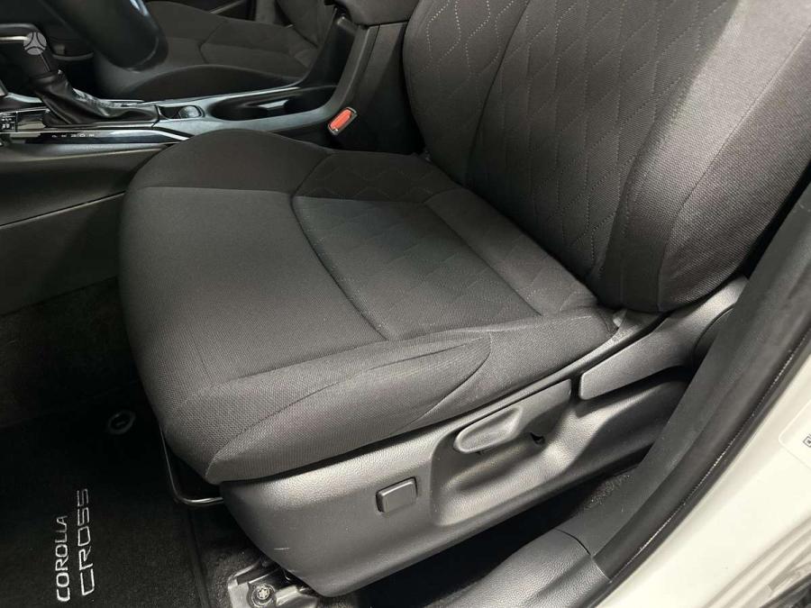 Toyota Corolla Cross 2024 in Vilnius, with an engine capacity of 1.80 L and mileage of 93 thousand km for 27500 €, photo 15 on AUTOMOTO.COM.LV