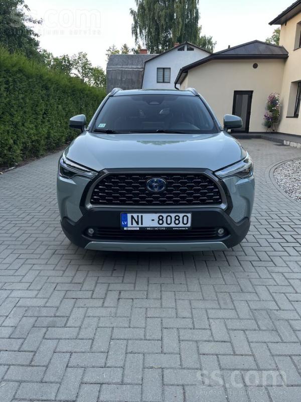 Green Toyota Corolla Cross 2022 in Jurmala, with an engine capacity of 2.00 L and mileage of 88 thousand km for 28500 €, photo 2 on AUTOMOTO.COM.LV