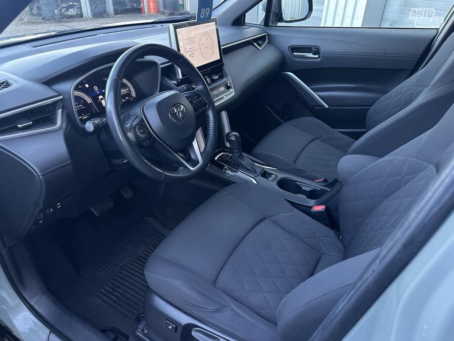 Zaļš Toyota Corolla Cross 2022 Kauņa, ar dzinēja tilpumu 2.00 L un nobraukumu 127 tūkst. km par 26471 €, foto 10 vietnē AUTOMOTO.COM.LV