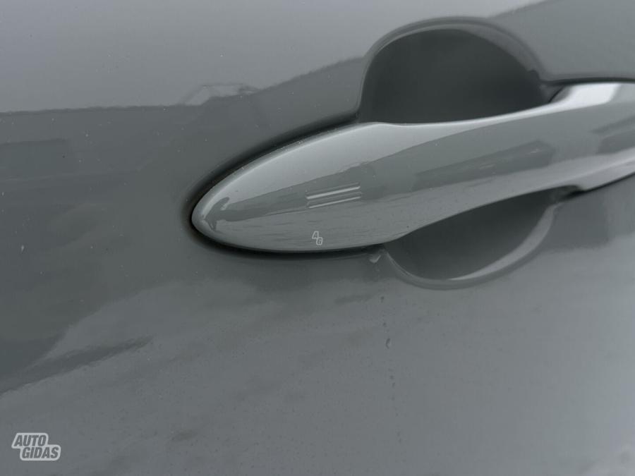 Green Toyota Corolla Cross 2023 in Kaunas, with an engine capacity of 2.00 L and mileage of 104 thousand km for 27800 €, photo 31 on AUTOMOTO.COM.LV