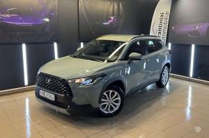 Зеленый Тойота Corolla Cross 2024 в Вильнюс, объемом двигателя 1.80 л и пробегом 24 тыс. км за 27500 €, фото 1 на AUTOMOTO.COM.LV