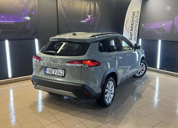 Zaļš Toyota Corolla Cross 2024 Viļņa, ar dzinēja tilpumu 1.80 L un nobraukumu 24 tūkst. km par 27500 €, foto 3 vietnē AUTOMOTO.COM.LV