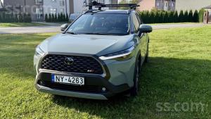 Zaļš Toyota Corolla Cross 2024 Rīga, ar dzinēja tilpumu 2.00 L un nobraukumu 23 tūkst. km par 33900 €, foto 3 vietnē AUTOMOTO.COM.LV