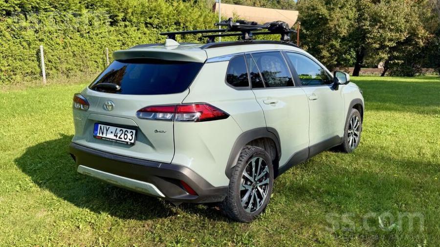 Zaļš Toyota Corolla Cross 2024 Rīga, ar dzinēja tilpumu 2.00 L un nobraukumu 23 tūkst. km par 33900 €, foto 5 vietnē AUTOMOTO.COM.LV
