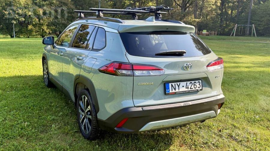 Zaļš Toyota Corolla Cross 2024 Rīga, ar dzinēja tilpumu 2.00 L un nobraukumu 23 tūkst. km par 33900 €, foto 6 vietnē AUTOMOTO.COM.LV