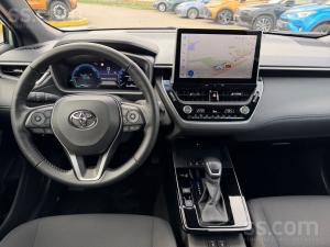 Green Toyota Corolla Cross 2025 in Liepaja, with an engine capacity of 1.80 L and mileage of 24 thousand km for 32900 €, photo 12 on AUTOMOTO.COM.LV