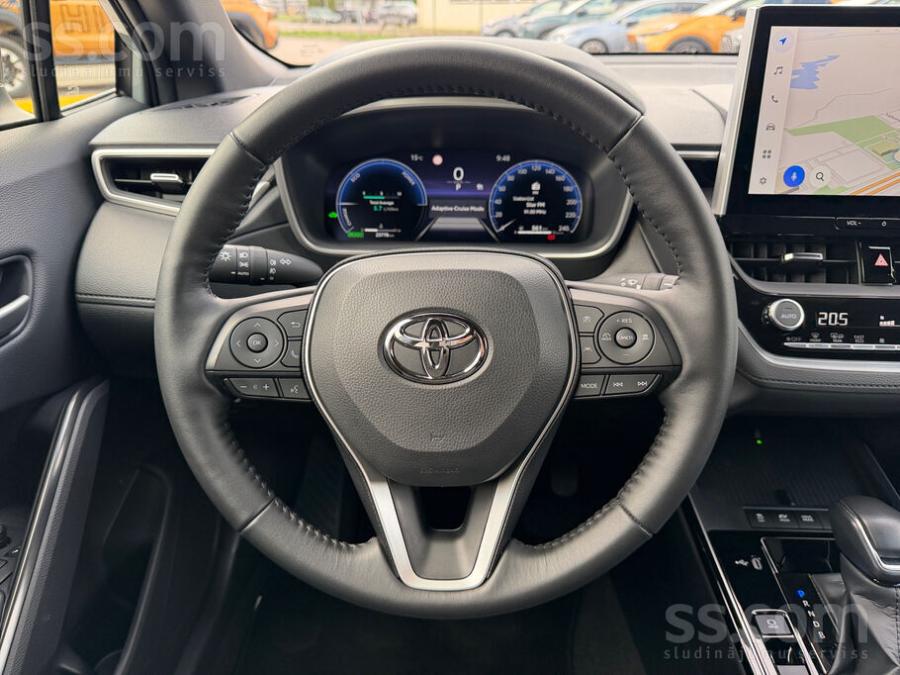 Green Toyota Corolla Cross 2025 in Liepaja, with an engine capacity of 1.80 L and mileage of 24 thousand km for 32900 €, photo 13 on AUTOMOTO.COM.LV