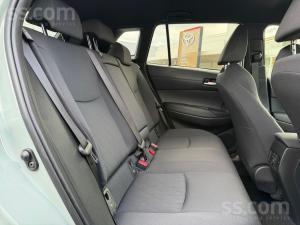 Green Toyota Corolla Cross 2025 in Liepaja, with an engine capacity of 1.80 L and mileage of 24 thousand km for 32900 €, photo 18 on AUTOMOTO.COM.LV