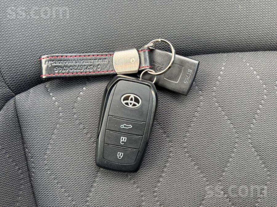 Green Toyota Corolla Cross 2025 in Liepaja, with an engine capacity of 1.80 L and mileage of 24 thousand km for 32900 €, photo 21 on AUTOMOTO.COM.LV