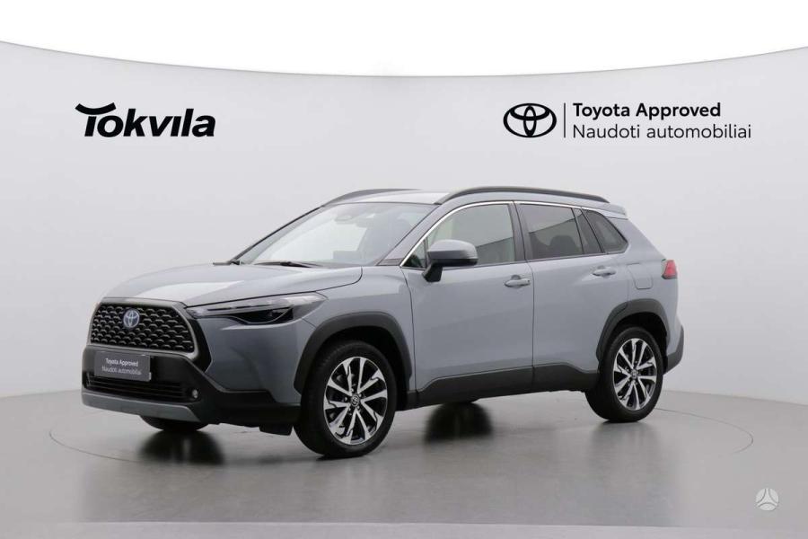 Pelēks Toyota Corolla Cross 2022 Viļņa, ar dzinēja tilpumu 1.99 L un nobraukumu 50 tūkst. km par 31900 €, foto 1 vietnē AUTOMOTO.COM.LV