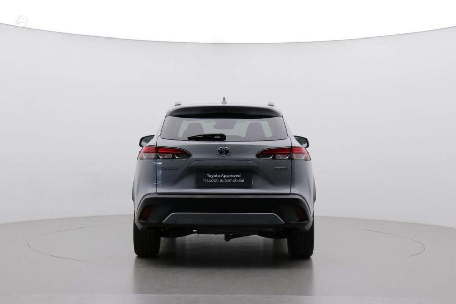 Pelēks Toyota Corolla Cross 2022 Viļņa, ar dzinēja tilpumu 1.99 L un nobraukumu 50 tūkst. km par 31900 €, foto 6 vietnē AUTOMOTO.COM.LV