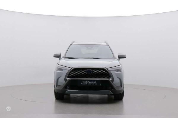 Pelēks Toyota Corolla Cross 2022 Viļņa, ar dzinēja tilpumu 1.99 L un nobraukumu 50 tūkst. km par 31900 €, foto 6 vietnē AUTOMOTO.COM.LV