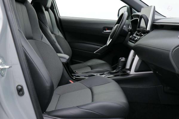 Pelēks Toyota Corolla Cross 2022 Viļņa, ar dzinēja tilpumu 1.99 L un nobraukumu 50 tūkst. km par 31900 €, foto 9 vietnē AUTOMOTO.COM.LV