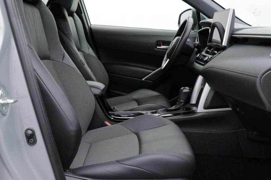 Pelēks Toyota Corolla Cross 2022 Viļņa, ar dzinēja tilpumu 1.99 L un nobraukumu 50 tūkst. km par 31900 €, foto 10 vietnē AUTOMOTO.COM.LV
