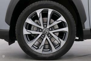 Pelēks Toyota Corolla Cross 2022 Viļņa, ar dzinēja tilpumu 1.99 L un nobraukumu 50 tūkst. km par 31900 €, foto 17 vietnē AUTOMOTO.COM.LV