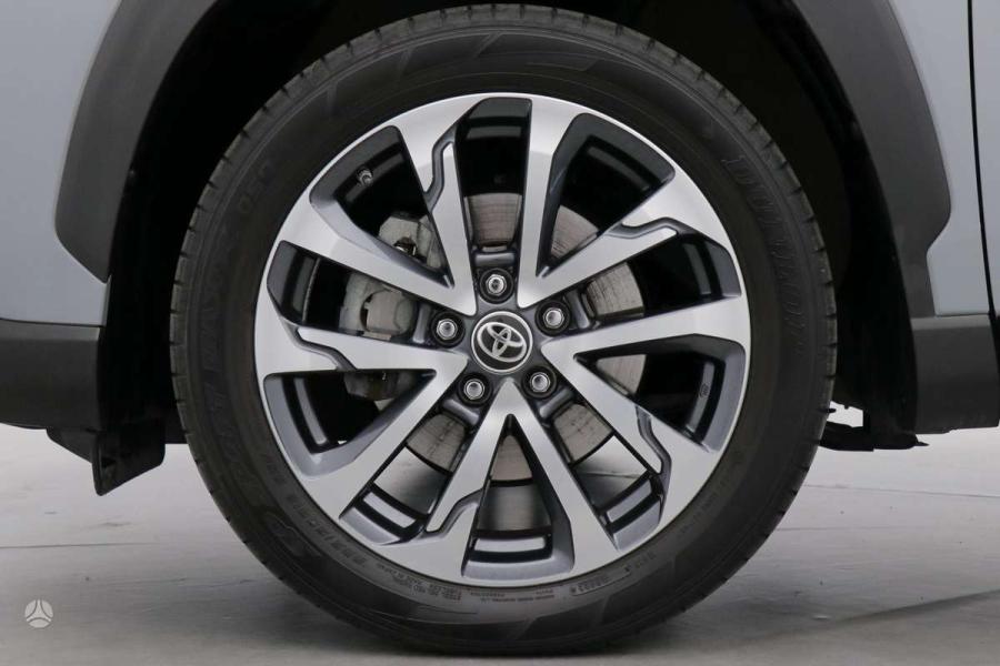 Pelēks Toyota Corolla Cross 2022 Viļņa, ar dzinēja tilpumu 1.99 L un nobraukumu 50 tūkst. km par 31900 €, foto 17 vietnē AUTOMOTO.COM.LV