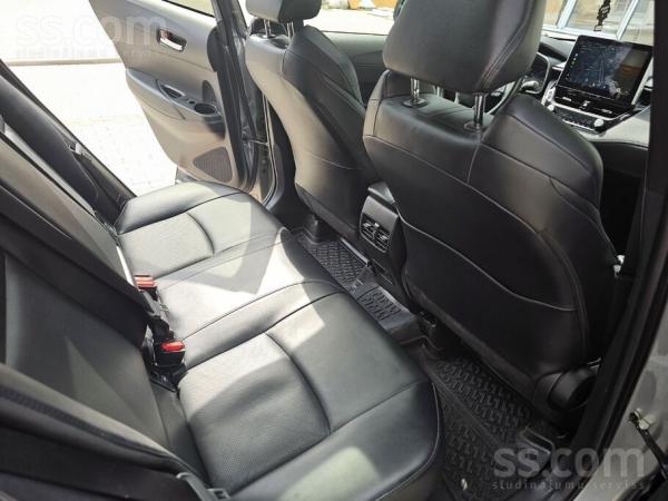 Pelēks Toyota Corolla Cross 2023 Rīga, ar dzinēja tilpumu 2.00 L un nobraukumu 47 tūkst. km par 35000 €, foto 7 vietnē AUTOMOTO.COM.LV