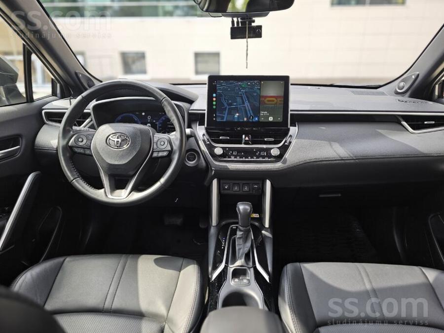 Pelēks Toyota Corolla Cross 2023 Rīga, ar dzinēja tilpumu 2.00 L un nobraukumu 47 tūkst. km par 35000 €, foto 10 vietnē AUTOMOTO.COM.LV