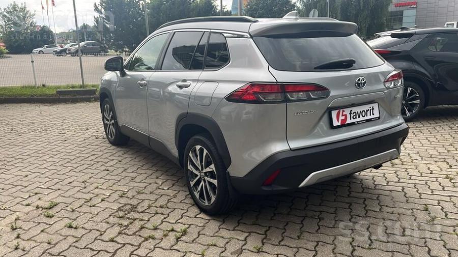 Grey Toyota Corolla Cross 2023 in Riga, with an engine capacity of 2.00 L and mileage of 58 thousand km for 27450 €, photo 4 on AUTOMOTO.COM.LV