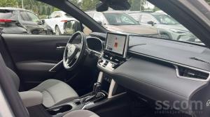 Grey Toyota Corolla Cross 2023 in Riga, with an engine capacity of 2.00 L and mileage of 58 thousand km for 27450 €, photo 7 on AUTOMOTO.COM.LV