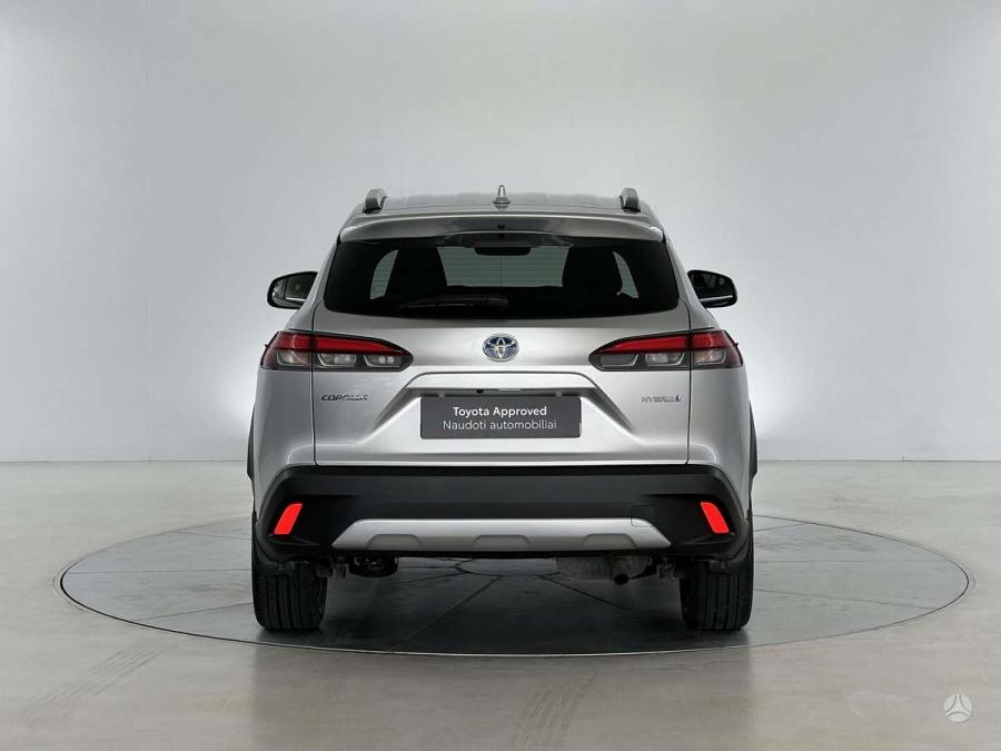 Серый Тойота Corolla Cross 2023 в Вильнюс, объемом двигателя 1.80 л и пробегом 47 тыс. км за 29900 €, фото 5 на AUTOMOTO.COM.LV