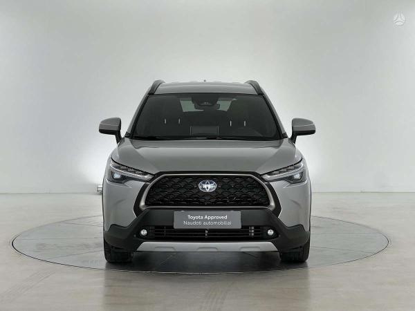 Grey Toyota Corolla Cross 2023 in Vilnius, with an engine capacity of 1.80 L and mileage of 47 thousand km for 29900 €, photo 5 on AUTOMOTO.COM.LV
