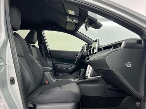 Grey Toyota Corolla Cross 2023 in Vilnius, with an engine capacity of 1.80 L and mileage of 47 thousand km for 29900 €, photo 6 on AUTOMOTO.COM.LV