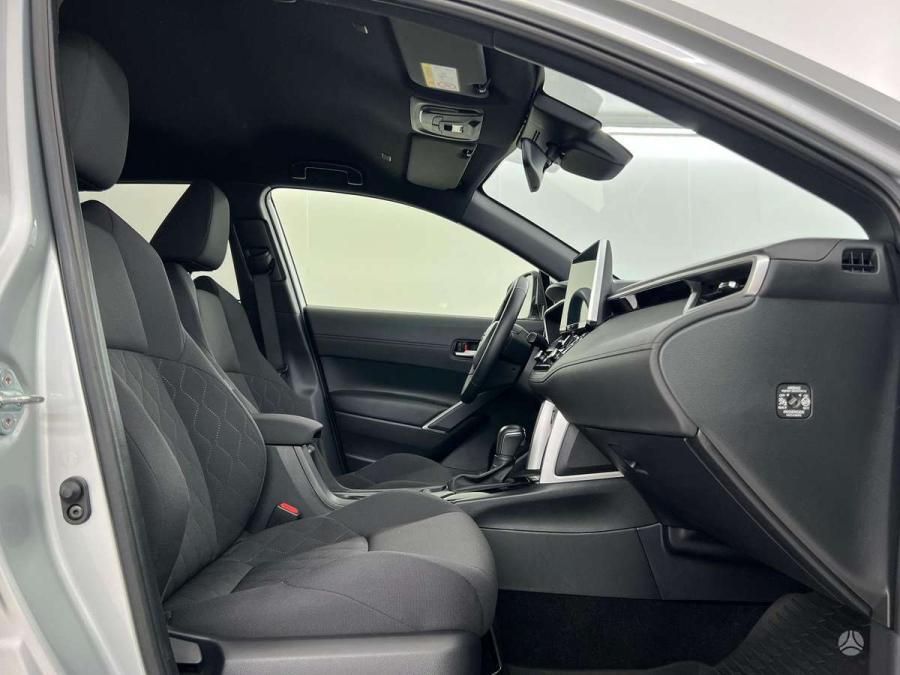 Серый Тойота Corolla Cross 2023 в Вильнюс, объемом двигателя 1.80 л и пробегом 47 тыс. км за 29900 €, фото 7 на AUTOMOTO.COM.LV