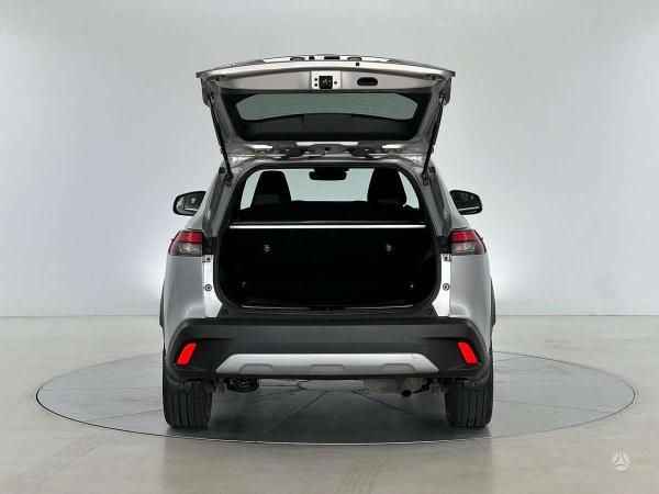 Grey Toyota Corolla Cross 2023 in Vilnius, with an engine capacity of 1.80 L and mileage of 47 thousand km for 29900 €, photo 10 on AUTOMOTO.COM.LV