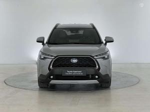 Grey Toyota Corolla Cross 2023 in Vilnius, with an engine capacity of 1.99 L and mileage of 42 thousand km for 31900 €, photo 6 on AUTOMOTO.COM.LV